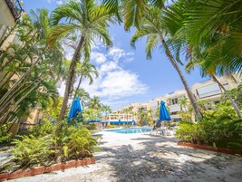 Apartamento, 1 quarto, para fumantes, sacada | Piscina | Piscina externa