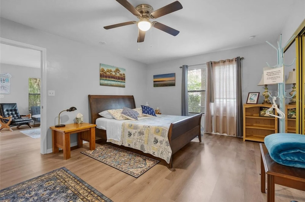 Guesthouse in High Springs with jacuzzi tub, Walk to downtown, Close to ...