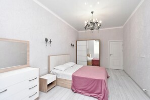 1 quarto, cortinas/cortinados opacos, ferro/tábua de engomar 