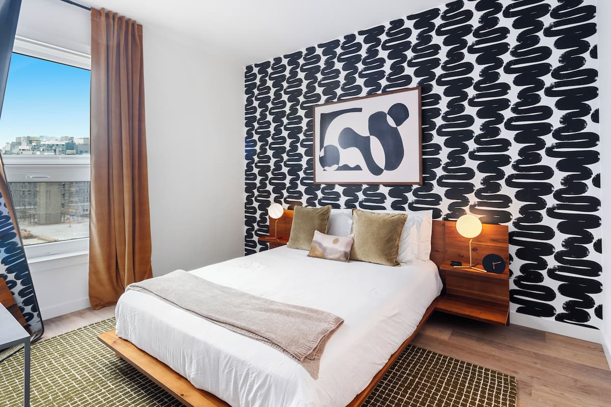 Apartamento de Luxo, 2 quartos, cozinha | Cortinas/cortinados opacos, ferro/tábua de engomar, Wi-fi grátis