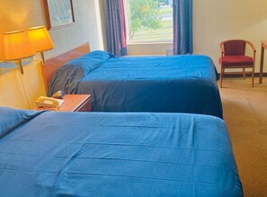 Escrivaninha, ferros/tábuas de passar roupa, Wi-Fi de cortesia