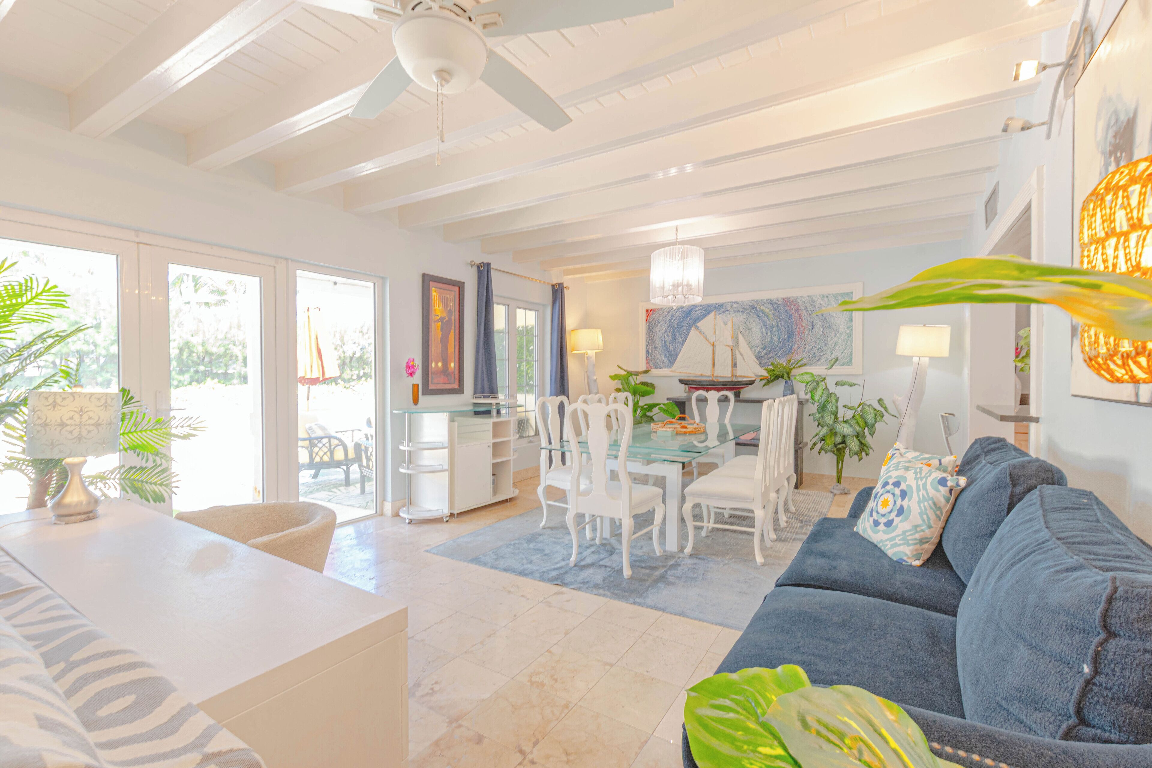 New: Oceanfront 5br House Sleep 13 - Pool, Cable Beach, Private Patio - Nassau