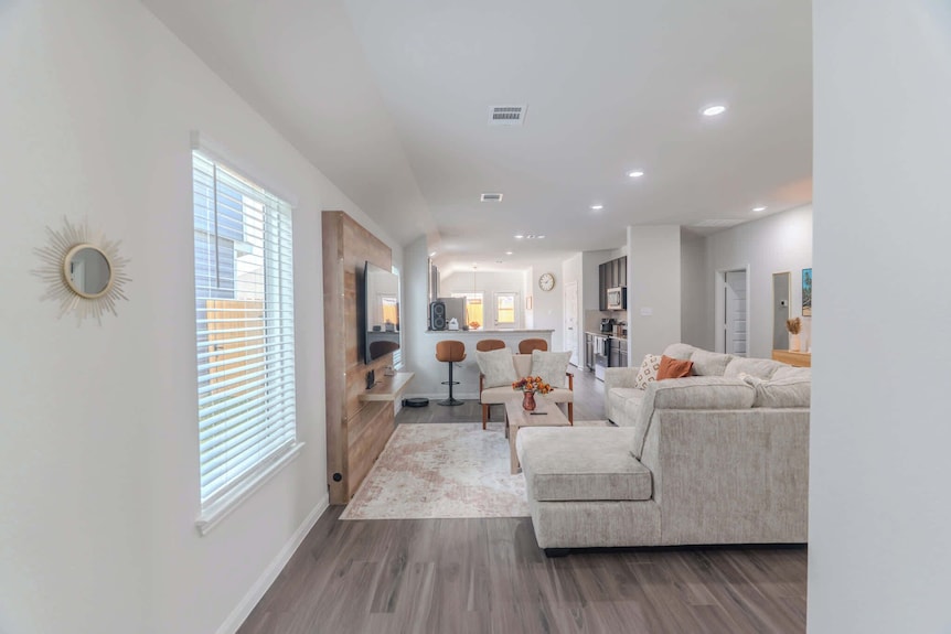 Jacuzzi/ Hottub, Pool Table - Houston George Bush Airport (IAH)