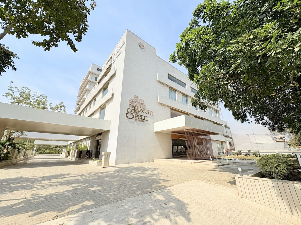 The Parterre - Sg Highway Ahmedabad - Ahmedabad