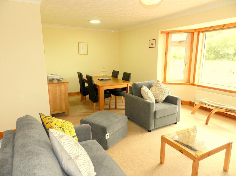 Charming 1-bedroom Apartment In Fantastic Dumfries With Wifi Stunning Views - Dumfries