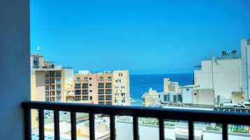 Quarto Duplo ou Twin Standard, varanda, vista parcial para o mar | Vista para a praia ou o mar
