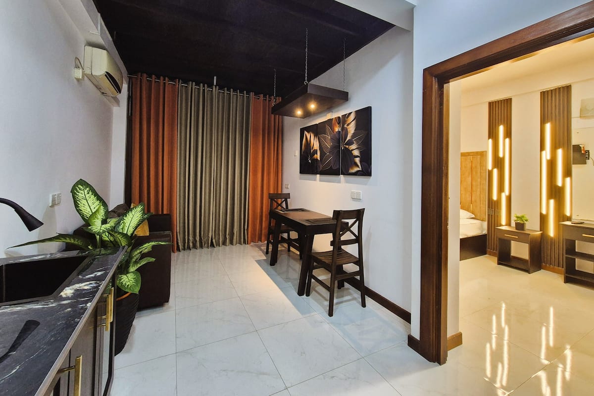 Estúdio luxo, vista para a cidade | 3 quartos, cofres nos quartos, escrivaninha