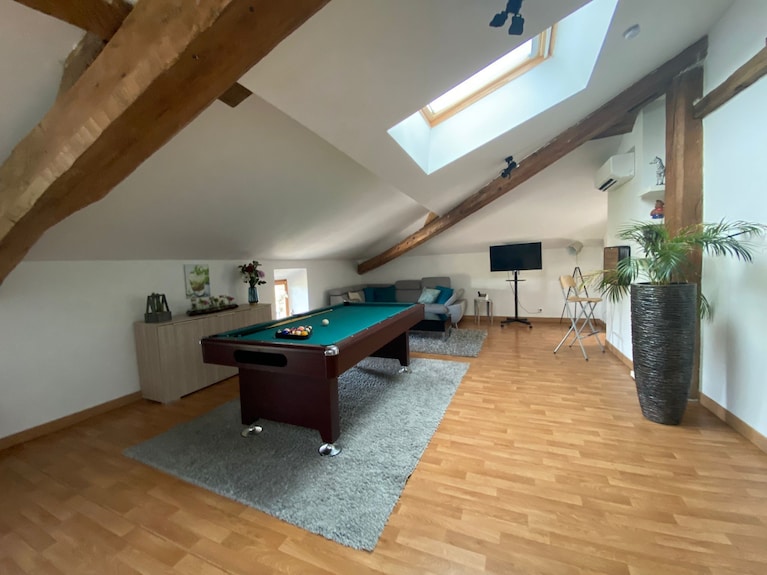Billiards Lounge Loft With Billiards & Netflix By Boookingfuté - Charmes