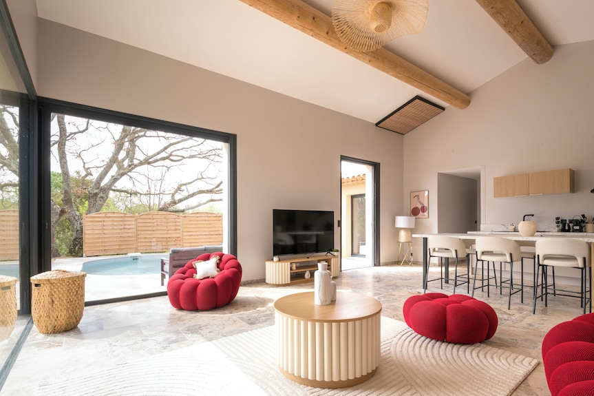 Villa With Pool, Outdoor Bar And Balinese Bed - Cadenet