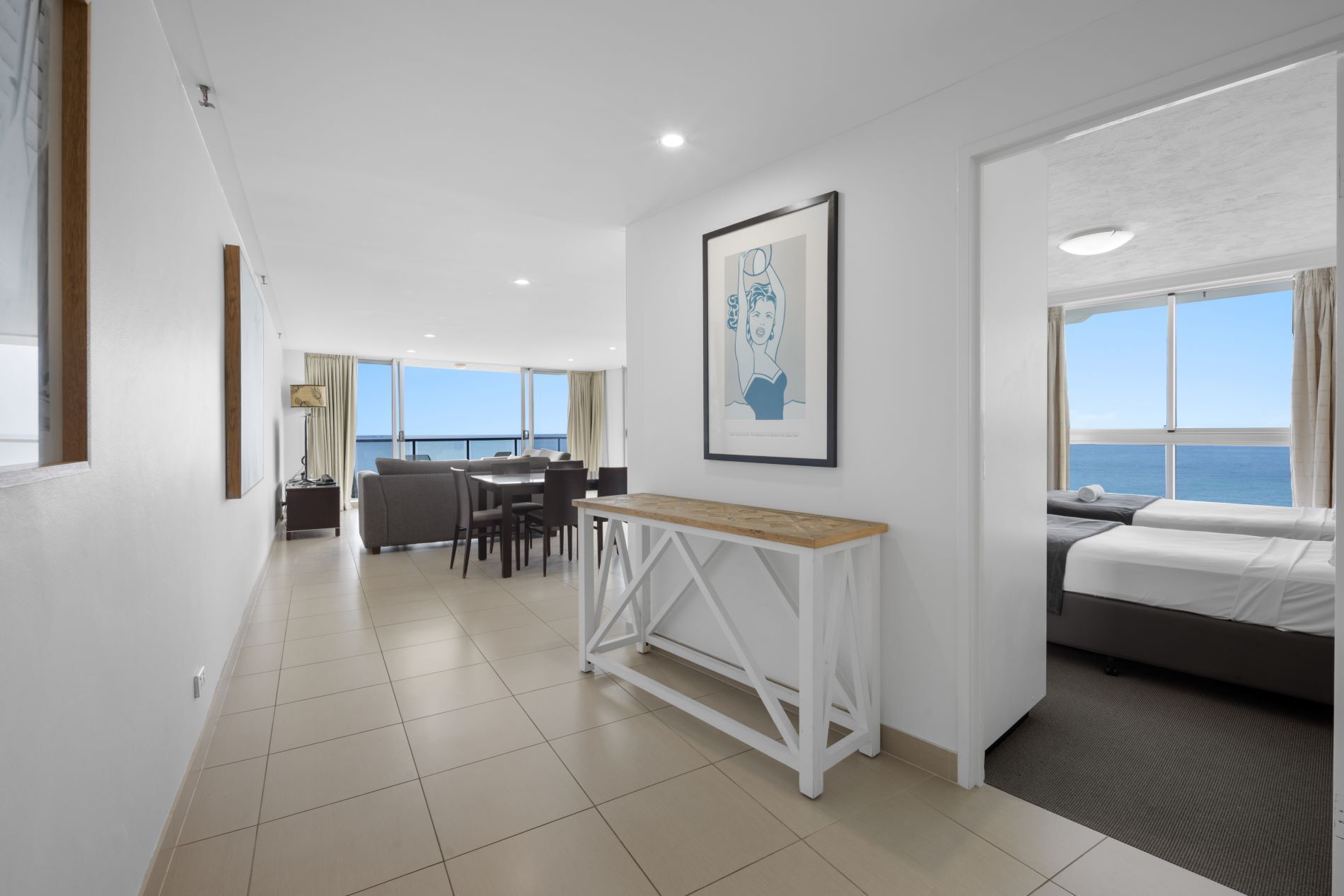 Skyline Serenity: Beachfront Luxury On 31st Floor - Surfers Paradise