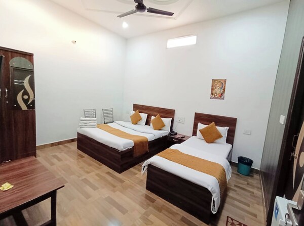 Hotel The Nv Grand Palace Vrindavan - Vrindavan