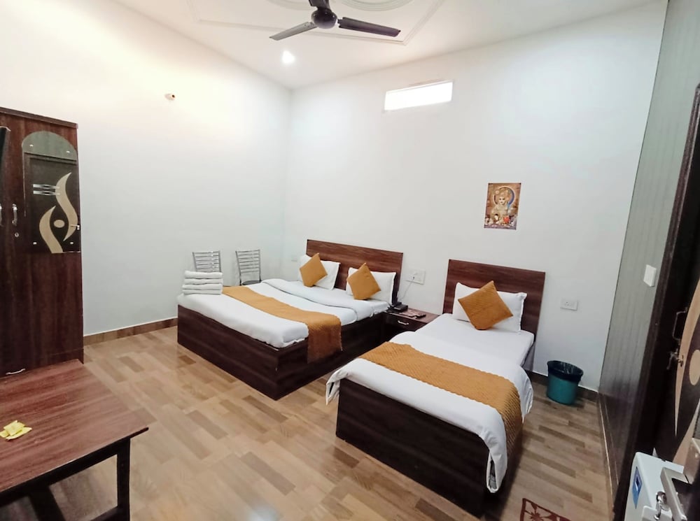 Hotel The Nv Grand Palace Vrindavan - ブリンダーバン