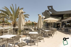 Bar junto à piscina