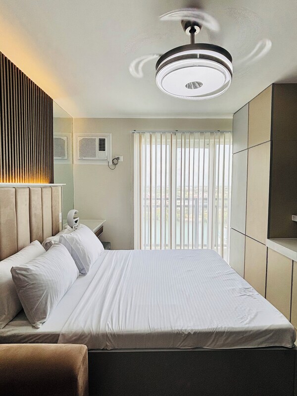 Modern Condo Room With City View - Iloilo City