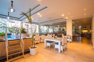 Piscina no piso superior