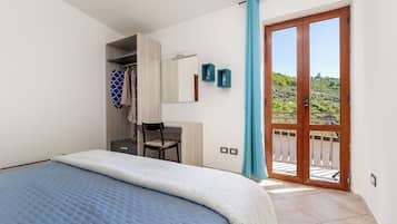 Apartamento Panorâmico, vista para o mar | 1 quarto, cortinas/cortinados opacos, ferro/tábua de engomar