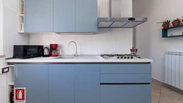 Apartamento Panorâmico, vista para o mar | Cozinha privada | Uma cafeteira/bule, uma chaleira elétrica