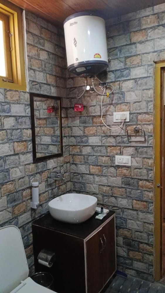 Tirthan Villa Resort - Himachal Pradesh