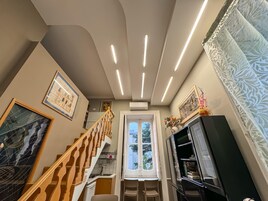 Apartamento, Vista para a cidade | Sala de estar | Televisor de ecrĂŁ plano de 32 polegadas com canais digitais