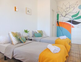Quarto Twin Comfort | Cortinas/cortinados opacos, ferro/tábua de engomar, Wi-fi grátis