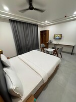 Quarto Duplo Superior | Secretária, secretária adequada para computadores portáteis