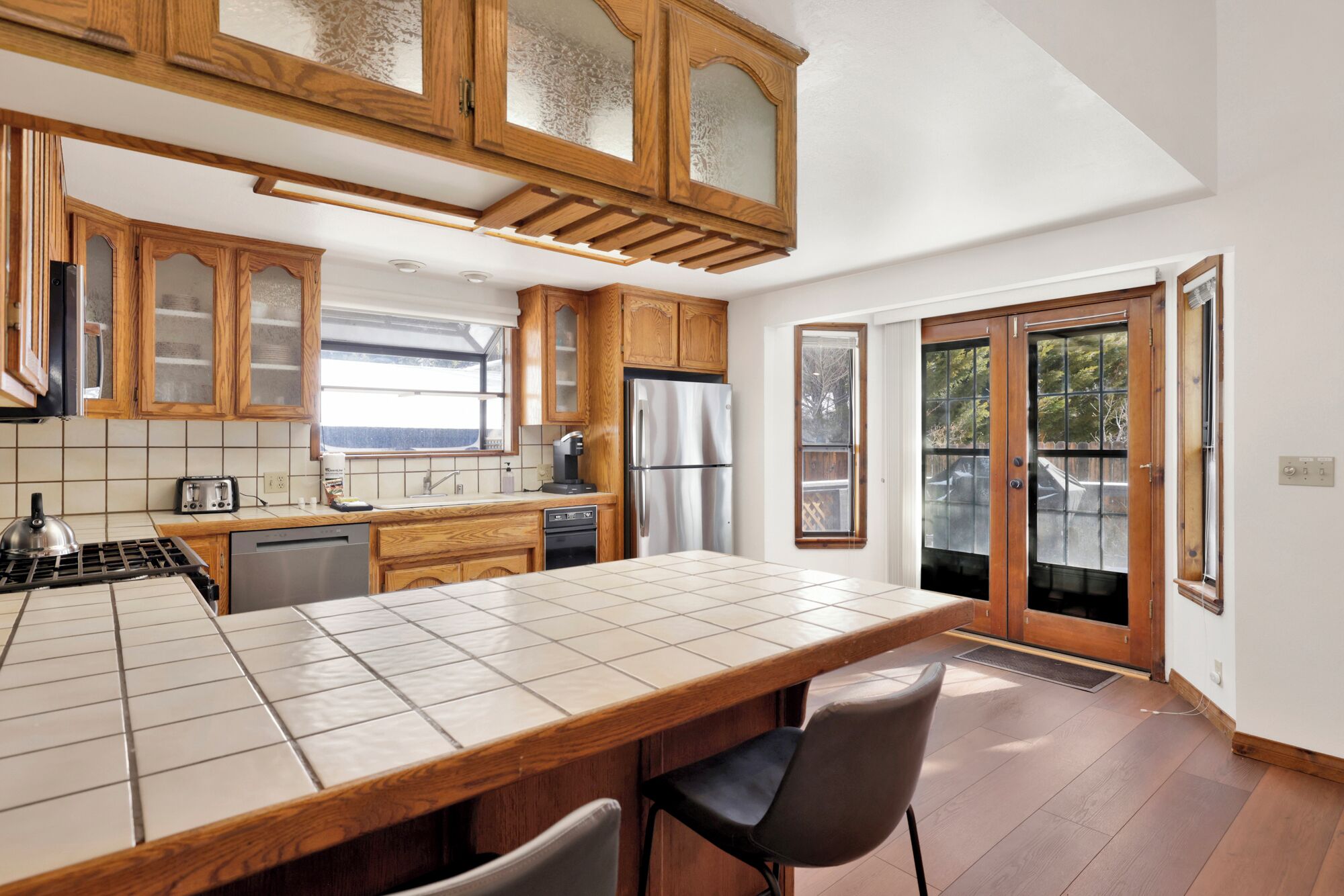 Cabine, várias camas, pátio, vista para a montanha (2486) | Cozinha privada | Um frigorífico, um micro-ondas, um forno, uma placa de cozinha 