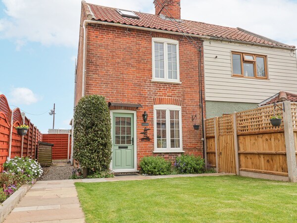 1 Rumsby Cottages - Kessingland