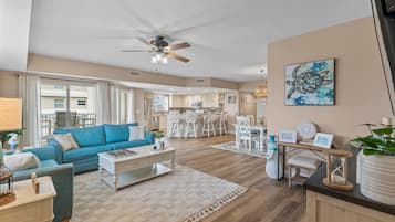 Condo, várias camas (Oceanwalk 1-401) | Área de estar