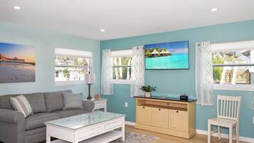 Casa, várias camas (Island Paradise Cottage) | Sala de estar