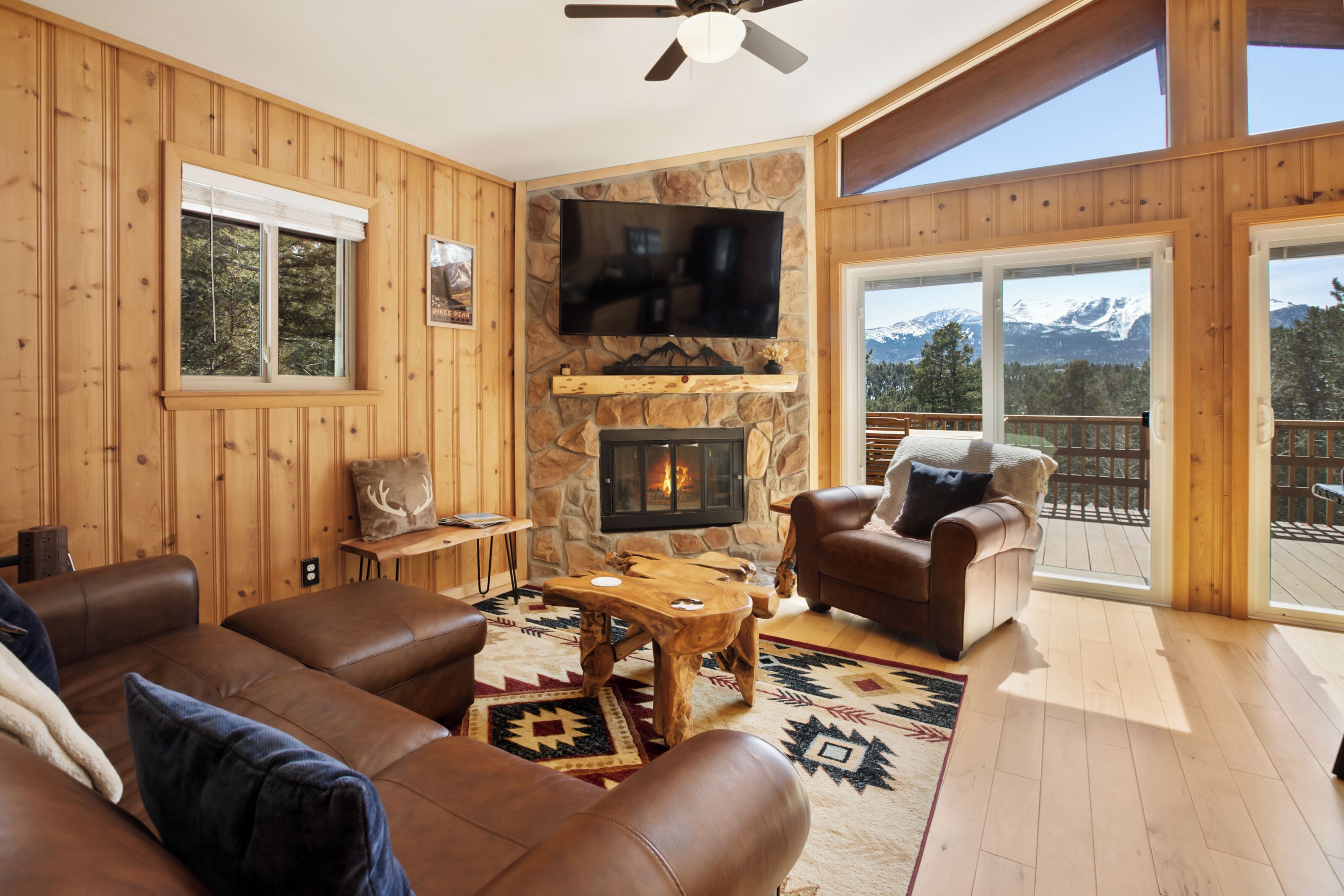 Pikes Peak Panorama - 2 Acres- Fire Pit - Hot Tub - Starlink - Green Mountain Falls, CO