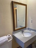 Suite Standard, não fumadores | Casa de banho | Sabão, champô, papel higiénico 