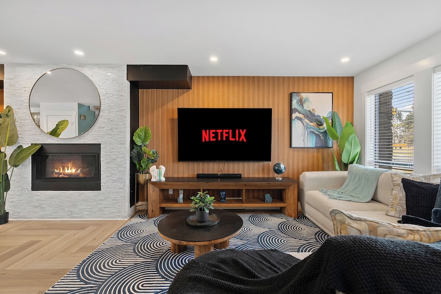 *One Of A Kind* | Hot Tub| Air Hockey| Pool And - Alberta