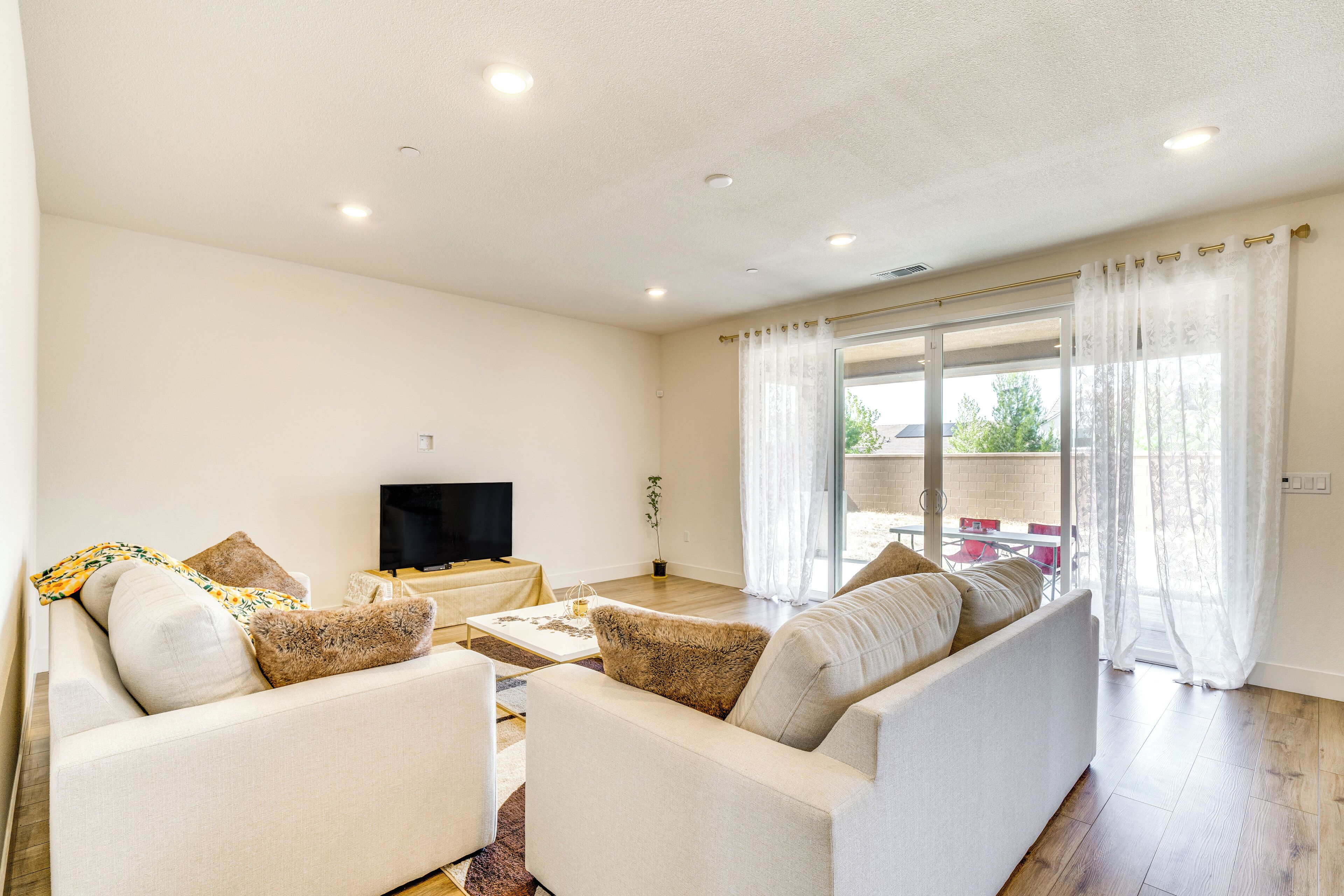 Pool Paradise: Spacious Tracy Home W/ Yard! - Tracy, CA