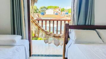 Quarto Twin Standard, vista para o jardim | Wi-fi grátis