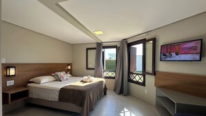 Quarto triplo família, vista para o jardim