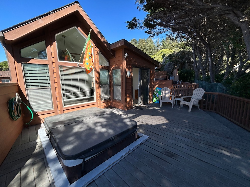 Oceanview Cabin 18 With Private Jacuzzi - Brookings, OR