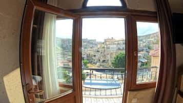 Quarto triplo luxo, vista para a montanha | Sacada