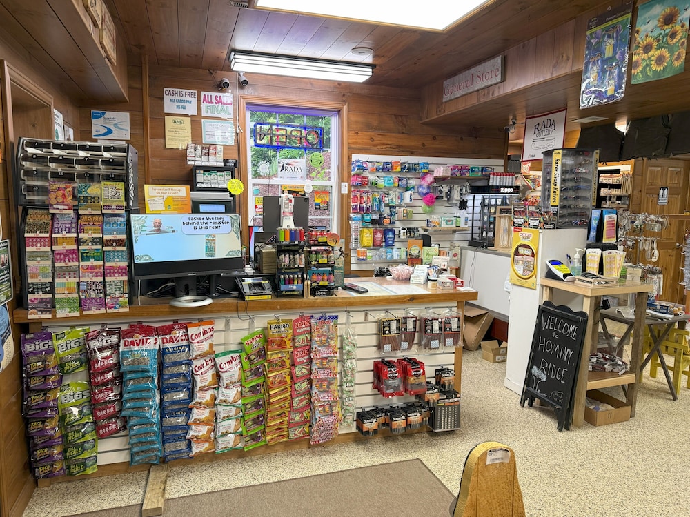 Hominy Ridge Cabins And Gift Shop - Lake Erie, PA