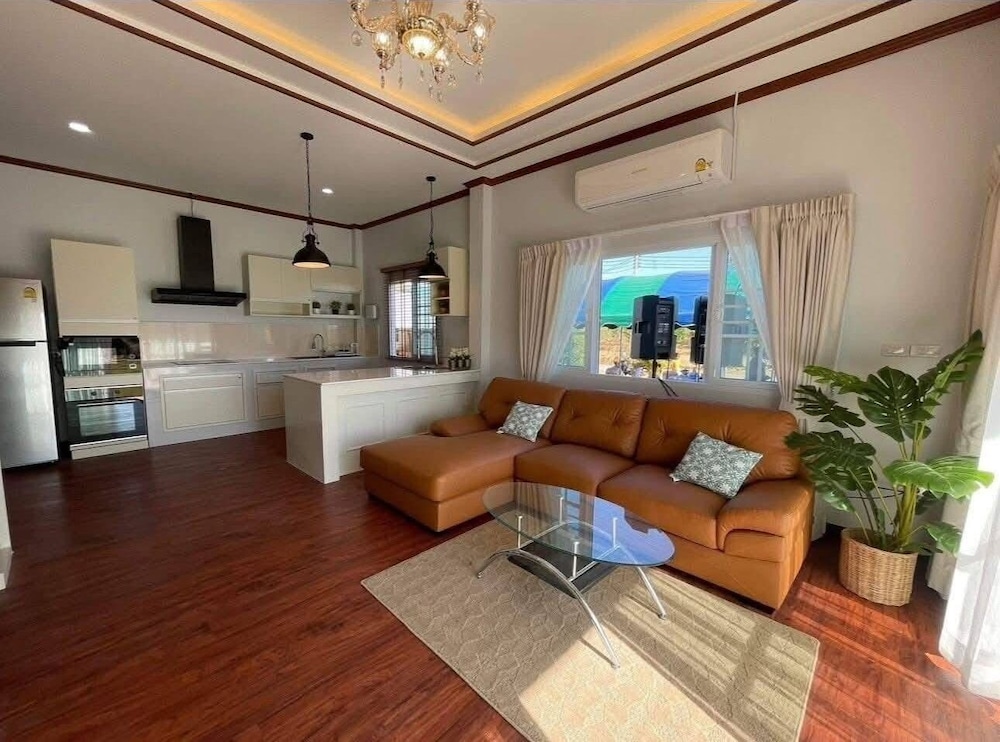 Green Zone Resorts Hotel - Roi Et