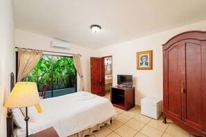 Quarto Duplo Comfort, vista para o jardim | Secretária, Wi-fi grátis