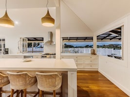 Casa superluxo, vista para o rio | Sala de jantar