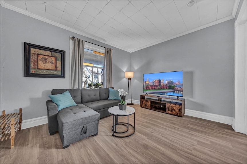 \Nnewly Renovated 3br Duplex-1st Fl | 5 Min To Niagara Falls |Trails Nearby! - Niagara Falls