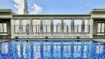 2 piscinas exteriores