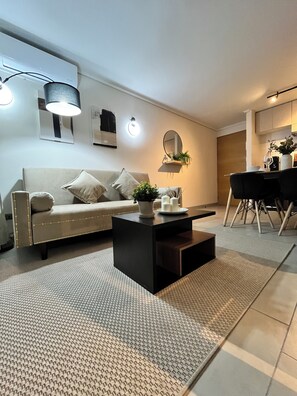 Apartamento superluxo, sacada, vista para a cidade | Área de estar