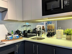 Apartamento superluxo, sacada, vista para a cidade | Cozinha privada