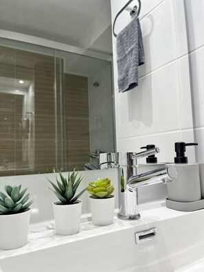 Apartamento superluxo, sacada, vista para a cidade | Banheiro