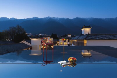 SIXI GOLDEN SUNRISE SOUND SLEEP HOTEL