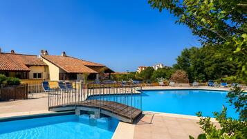 Piscina exterior sazonal