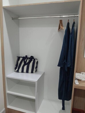 Quarto Duplo Deluxe | Com decoração personalizada, com mobília individualizada