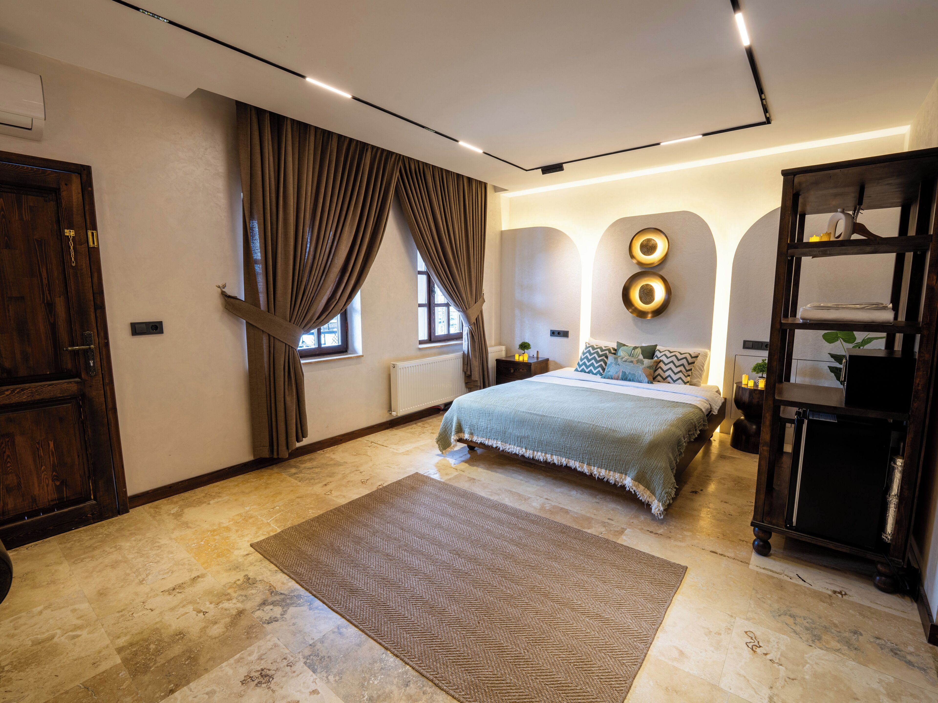 King Suite | Roupas de cama premium, frigobar, cofres nos quartos, cortinas blackout